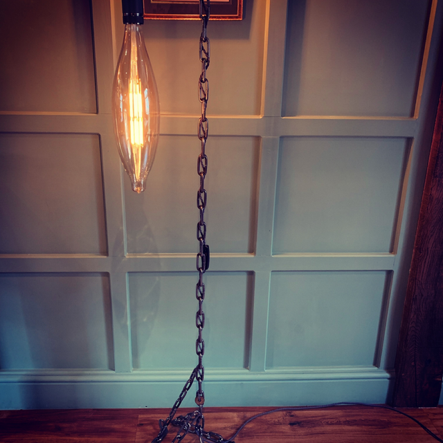 Straight Chain Floor Lamp | Metal manipulation