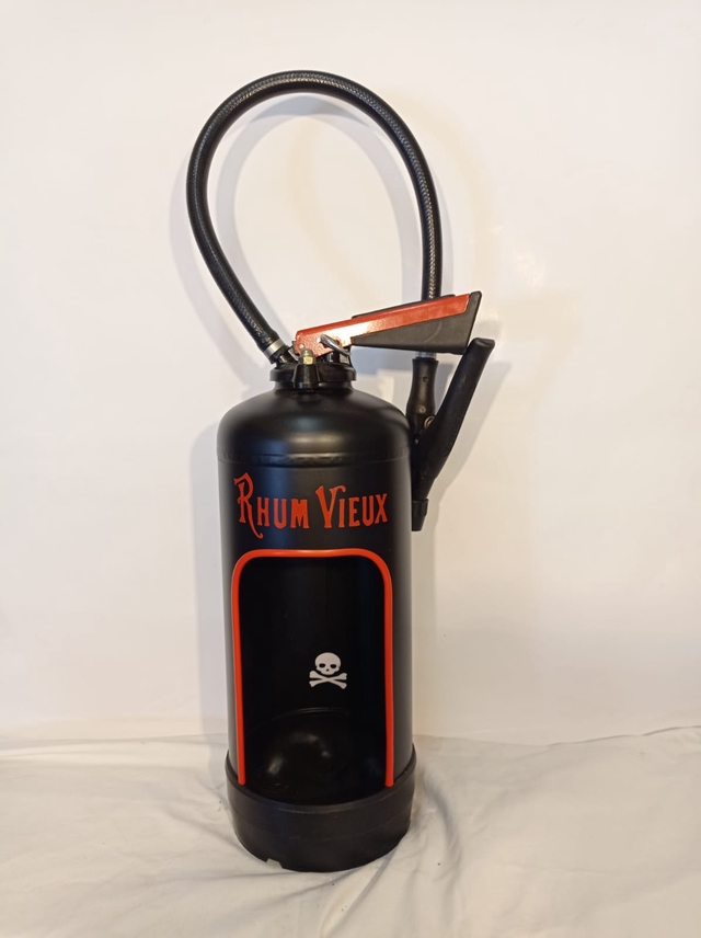 Extincteur présentoir rhum vieux
