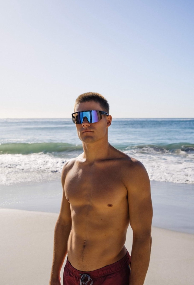 Neal Bleu : Des Lunettes Sportives Élégantes pour le Beach Volley et ...
