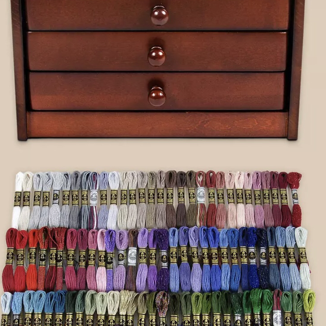 DMC Wooden Mini Collectors Box + 120 DMC Threads