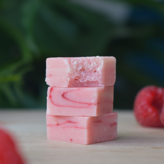 Raspberry Ripple Fudge (100 grams)