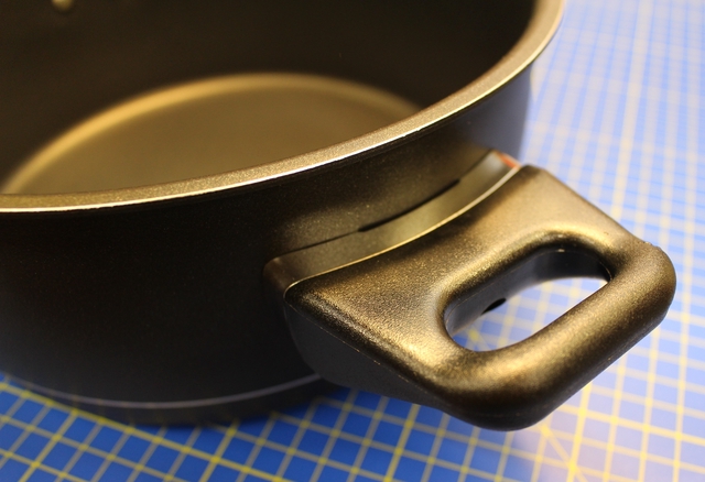 Genuine Remoska R21 Standard 2L high-quality, non-stick, cooking pot ...