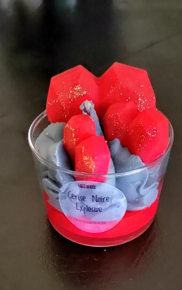 Bougie gourmande cerise noire explosive