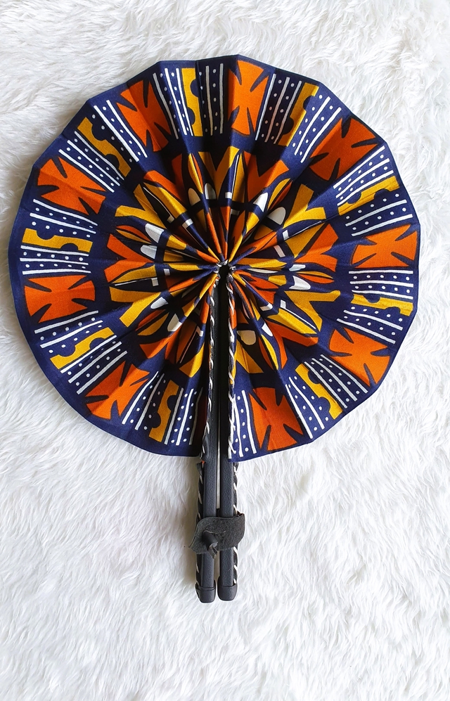 Eventail en cuir et wax Occitane