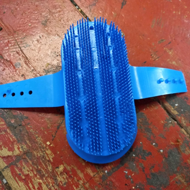 Plastic Curry Comb | Purcell Saddlery