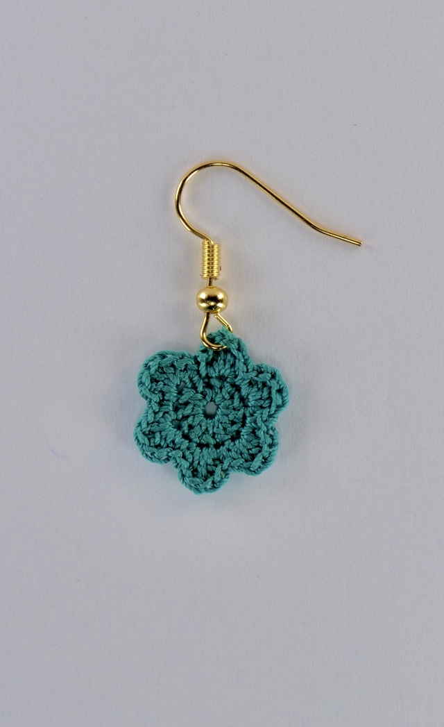 Boucles d’oreilles dorées - Hibiscus | Crocheté par Alice
