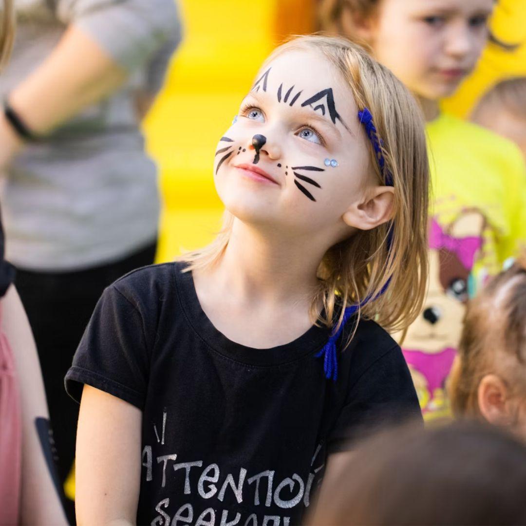 Community events, shows and entertainment